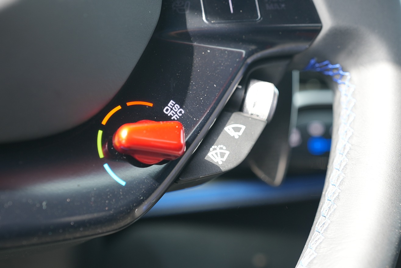 StriveME - بالفيديو: تجربة فيراري 296 جي تي اس اسيتو فيورانو